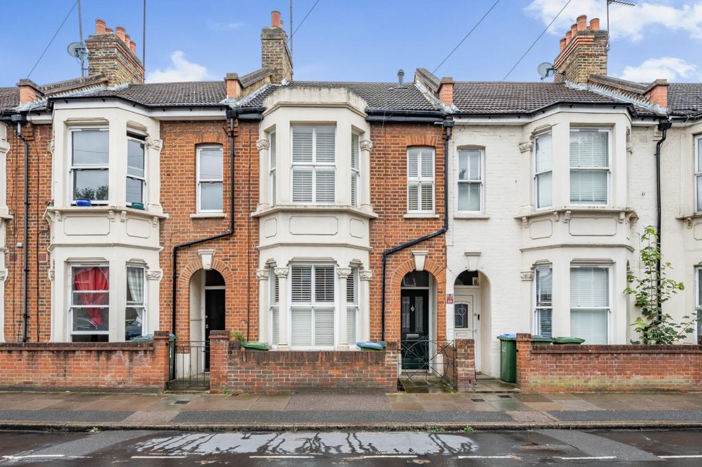 Floyd Road London SE7 3 bed semi-detached house - £2,500 pcm (£577 pw)