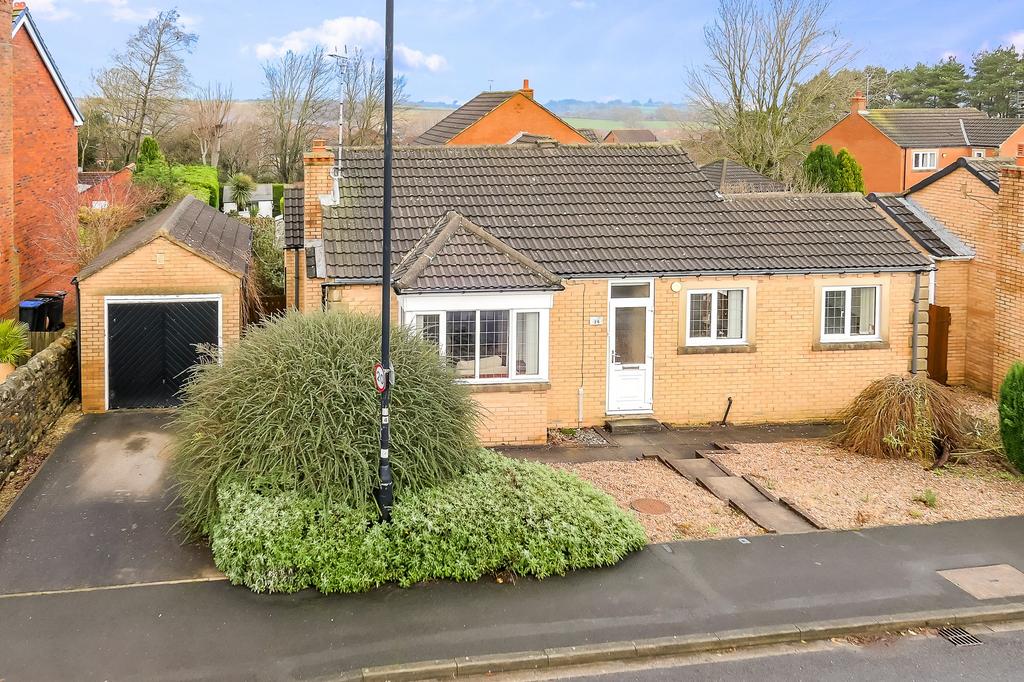 Saltergate Drive, Harrogate, HG3 2 bed detached bungalow - £300,000