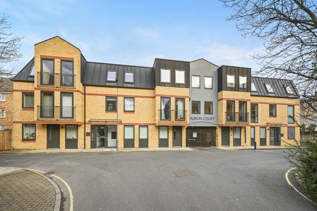 Albion Place, London, W6 0QT 1 bed apartment - £300,000
