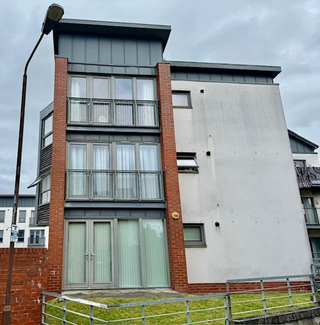 Drip Road, Stirling FK8 2 bed apartment - £136,000