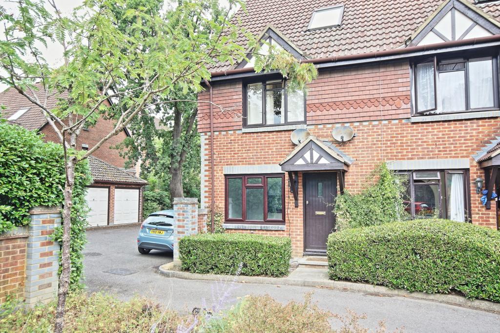 Oriental Road, Woking GU22 1 bed flat - £1,150 pcm (£265 pw)