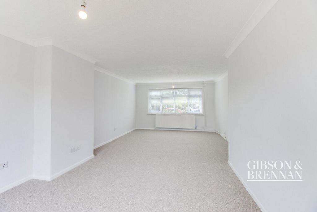 Clay Hill Road, Basildon, SS16 3 bed terraced house - £350,000