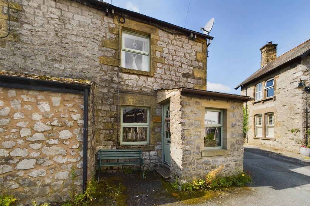The Square, Ingleton, Carnforth 2 bed end of terrace house - £795 pcm ...