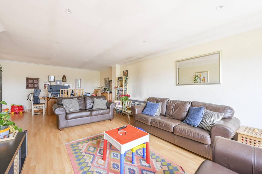 Knighten Street, Wapping, London, E1W 2 bed flat - £2,990 pcm (£690 pw)