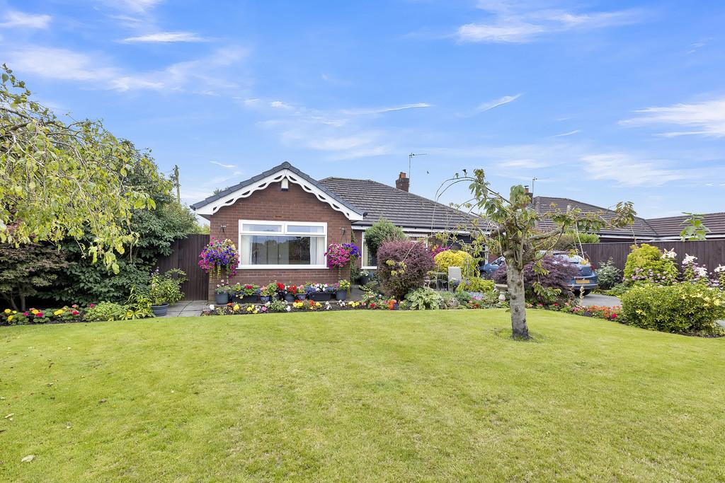 Marston Lane, Marston, Northwich 3 bed detached bungalow - £475,000