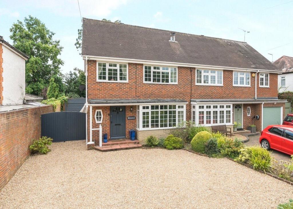 Bagshot Road, Chobham, GU24 3 bed semi-detached house for sale - £685,000