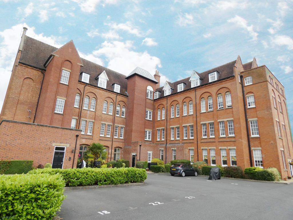 College Gate, Sailsbury close, Crewe... 2 bed apartment - £750 pcm (£ ...