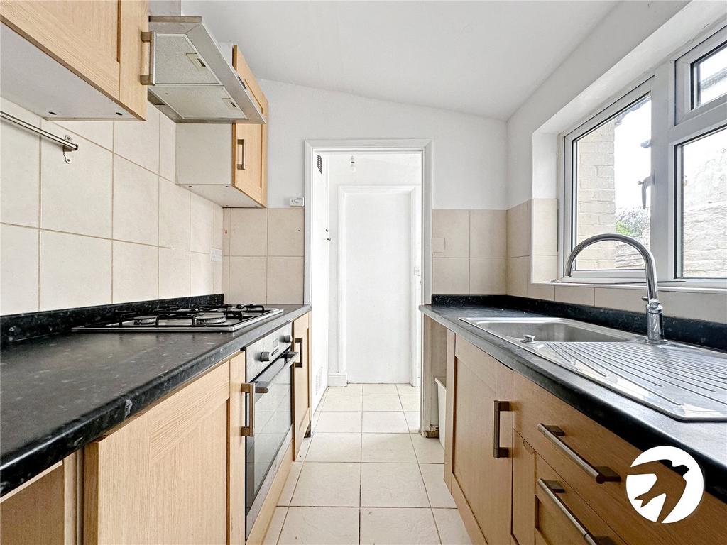 Bingham Road, Rochester, Kent, ME2 2 bed terraced house - £230,000