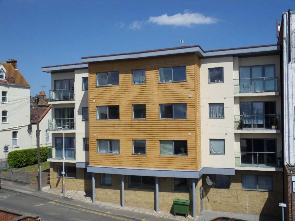 Cleaver Lane, Ramsgate CT11 1 bed flat - £775 pcm (£179 pw)