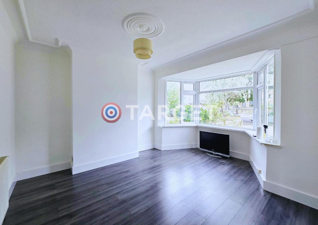 Dysons Road, Edmonton N18 3 bed end of terrace house - £2,075 pcm (£479 pw)