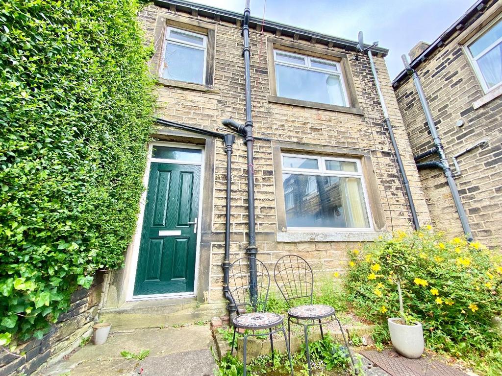 Knowl Road, Golcar, Huddersfield 2 bed terraced house - £105,000
