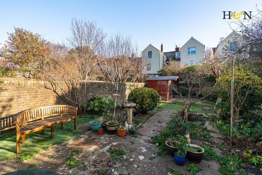 Modena Road, Hove BN3 1 bed flat - £410,000