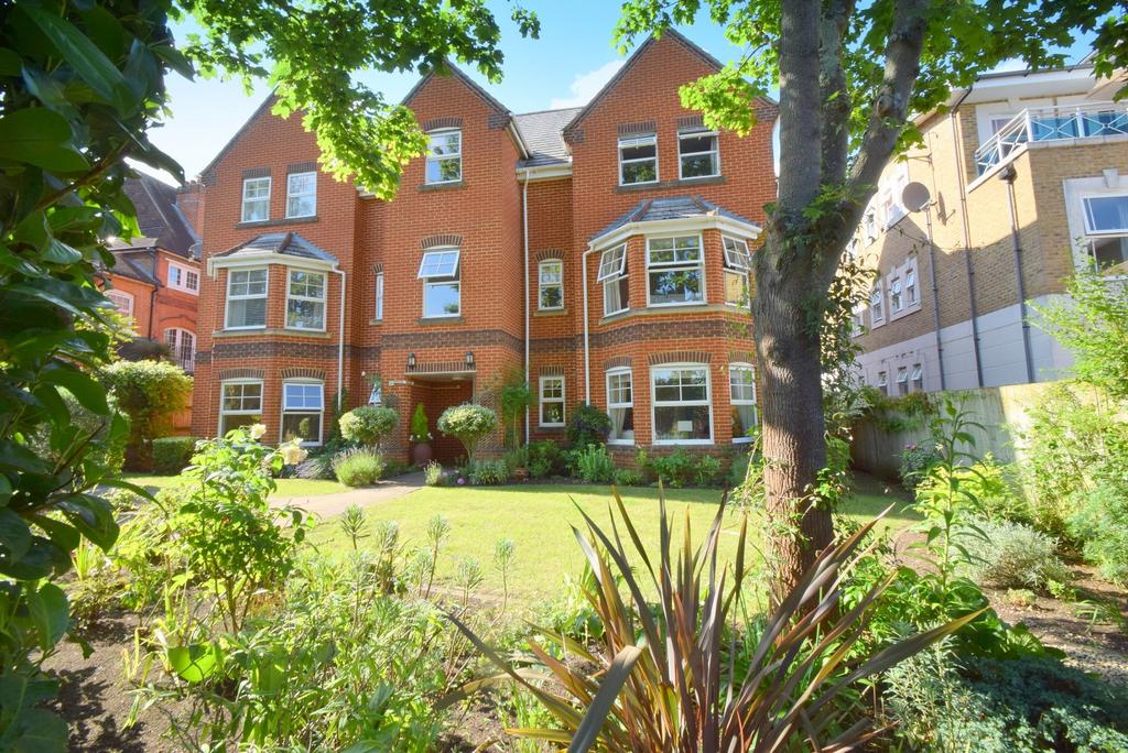 Nightingale Walk, Windsor, Berkshire... 2 bed apartment - £425,000