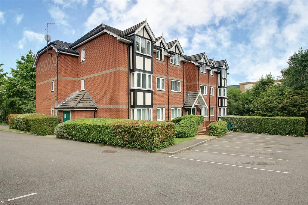 Cavendish Court, Apsley 2 bed apartment - £1,400 pcm (£323 pw)
