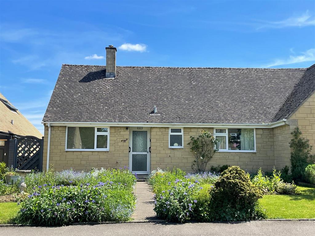 Roman Way, Bourton-On-The-Water... 2 bed semi-detached bungalow - £325,000
