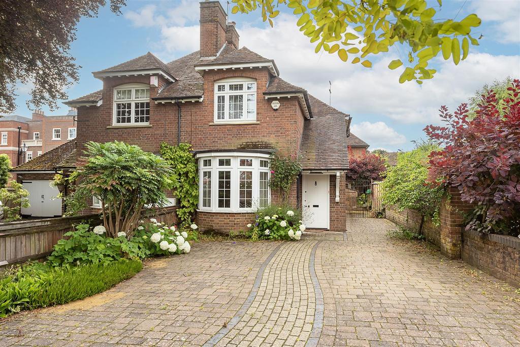 Townsend Lane, Harpenden 2 bed semi-detached house - £795,000