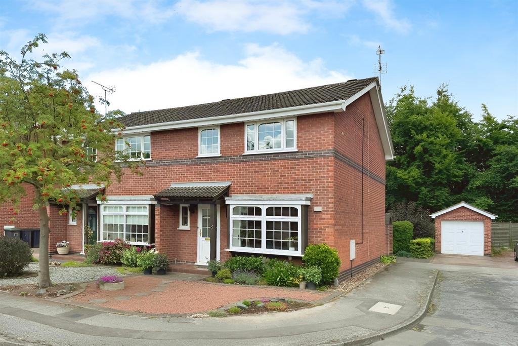 The Cloisters, Beeston NG9 2FR 3 bed semi-detached house - £325,000