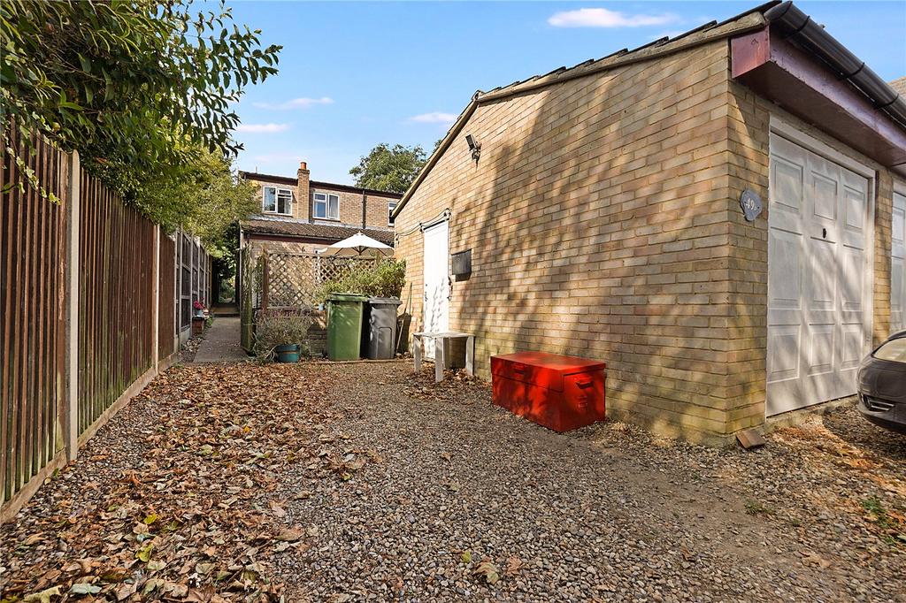 Lower Fant Road, Maidstone, Kent, ME16 4 bed semi-detached house - £350,000
