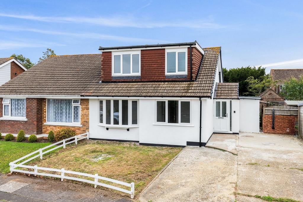 Castle Drive, Whitfield, Dover, CT16 4 bed semi-detached bungalow for ...