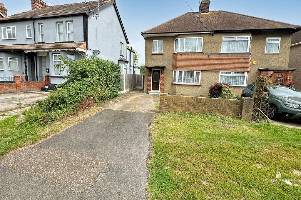 Hart Road, Thundersley 3 bed semi-detached house - £325,000