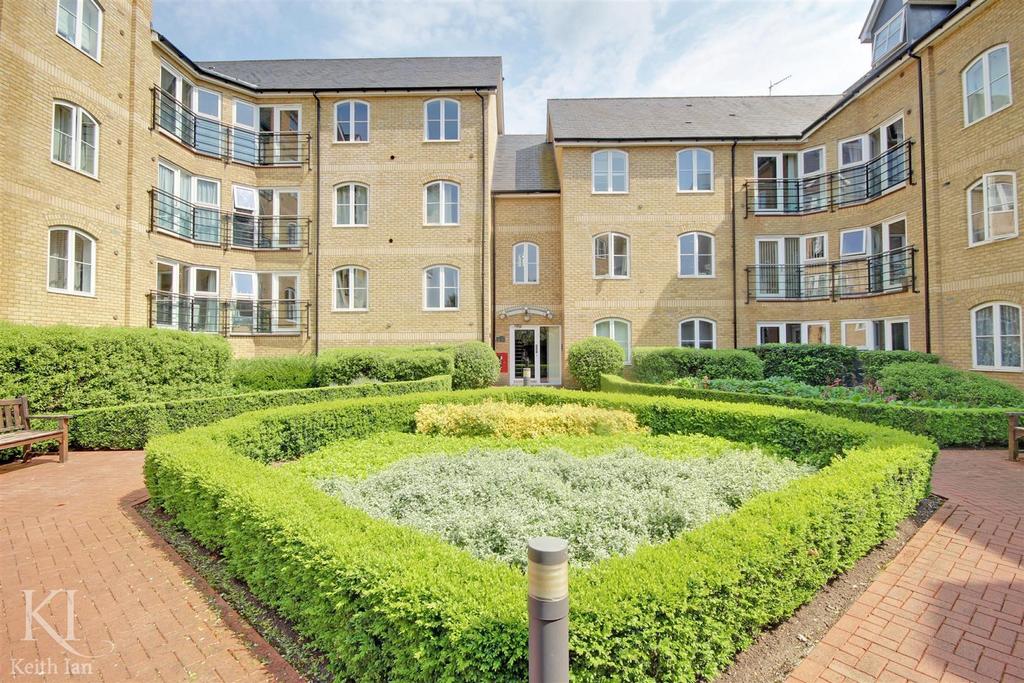 Fusion Court, Broadmeads, Ware 2 bed apartment - £325,000