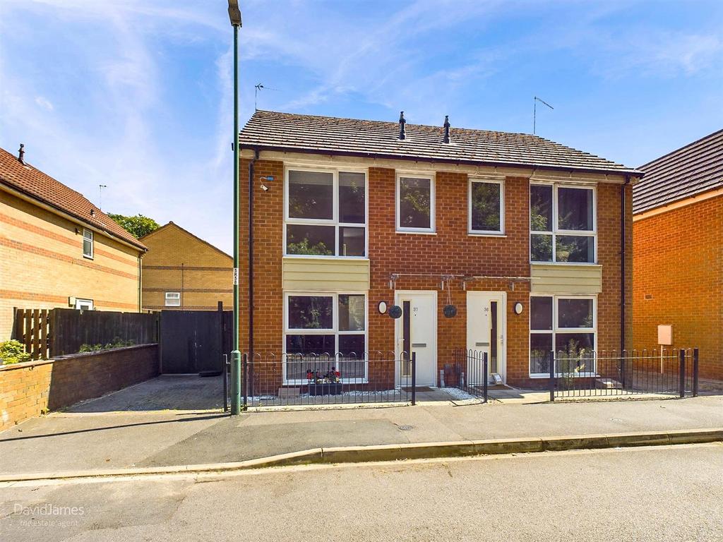 Kingsthorpe Close, Nottingham NG3 2 bed townhouse - £200,000