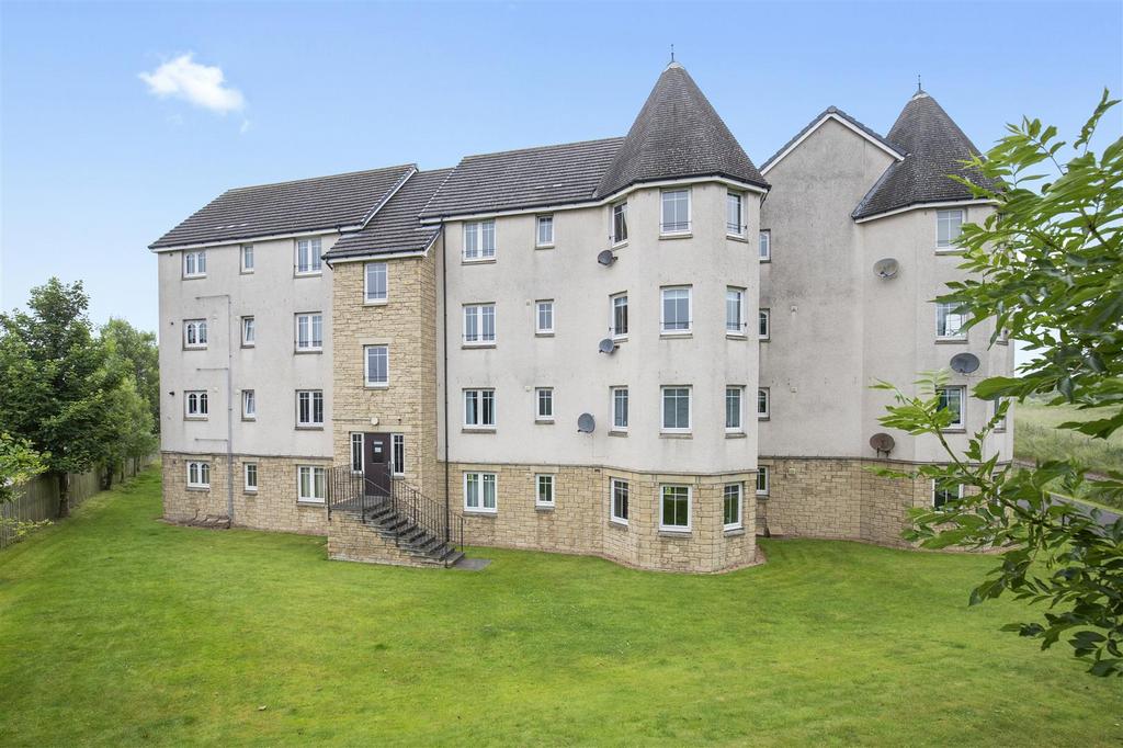 30H Caledonia Court, Rosyth, KY11 2ZJ 2 bed flat - £140,000