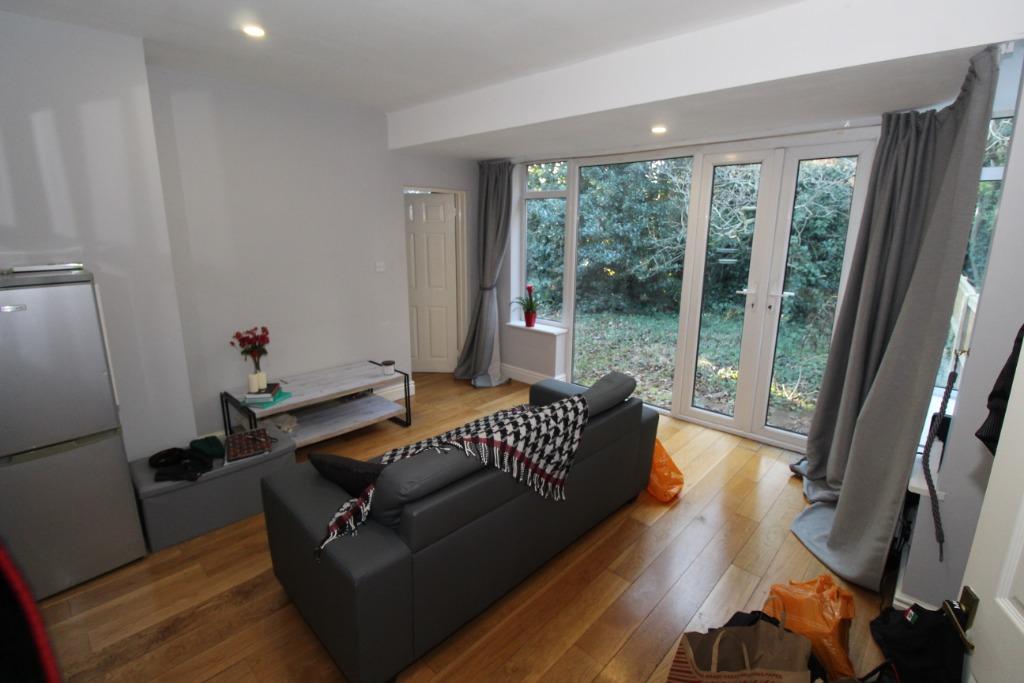 Raleigh Street, Nottingham NG7 1 bed flat - £800 pcm (£185 pw)