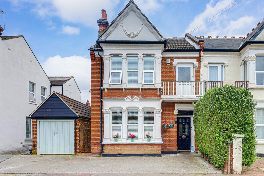 Elderton Road, Westcliff-on-sea, SS0 5 bed semi-detached house - £700,000