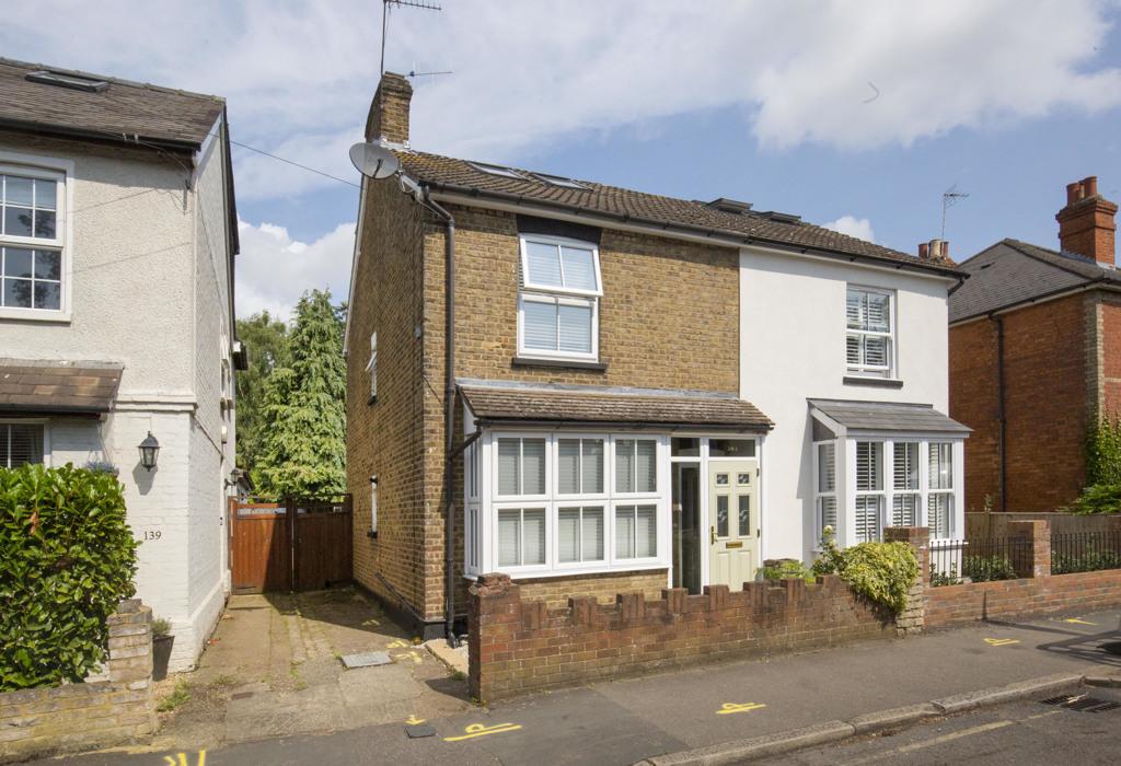 West Byfleet KT14 3 bed semi-detached house for sale - £578,000