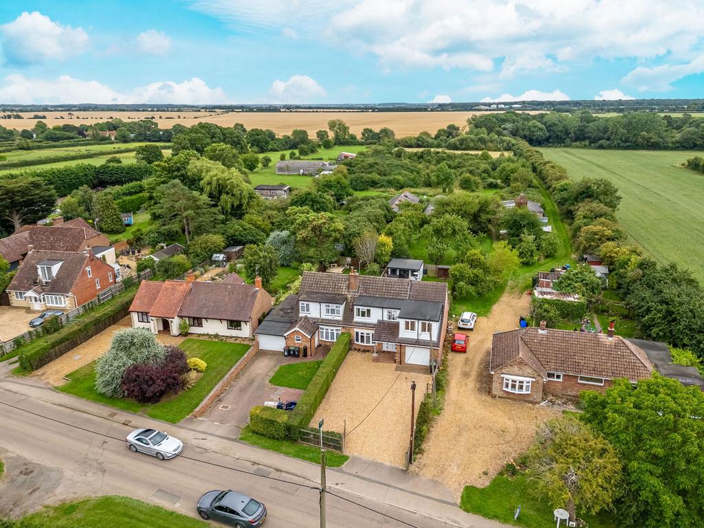 Avenue Road, Rushden NN10 4 bed semi-detached house for sale - £450,000