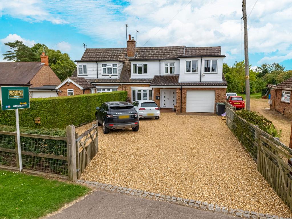 Avenue Road, Rushden NN10 4 bed semi-detached house for sale - £450,000