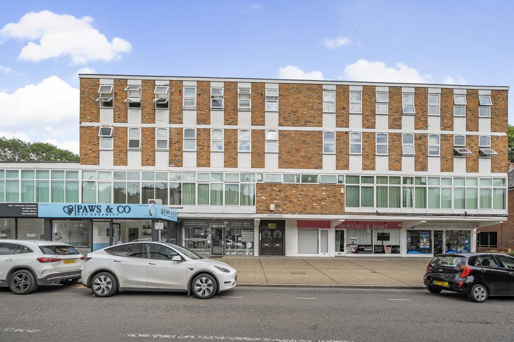 Lower Road, Chorleywood, Rickmansworth 1 bed apartment - £277,000