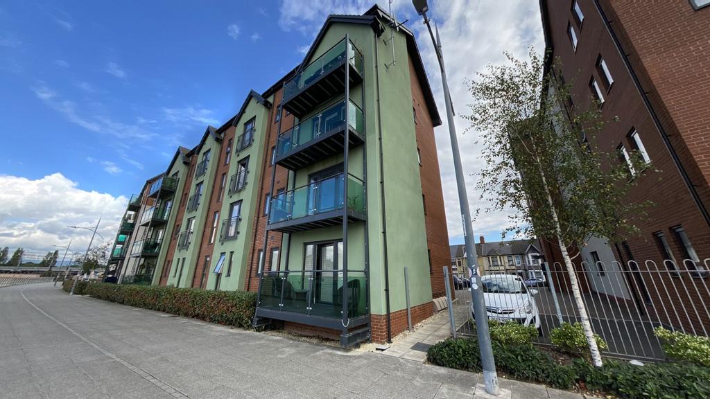 The Bramante, Copper Dome Mews, Newport 2 bed flat - £950 pcm (£219 pw)
