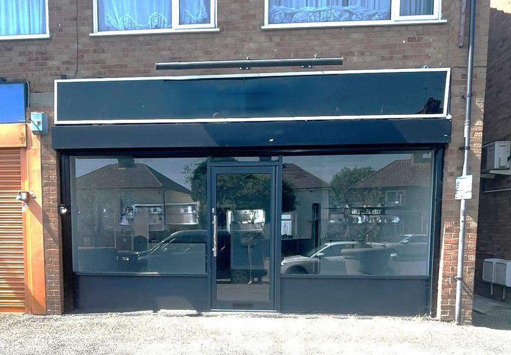 Horton Road, Staines-upon-Thames... Restaurant - £1,200 pcm (£277 pw)