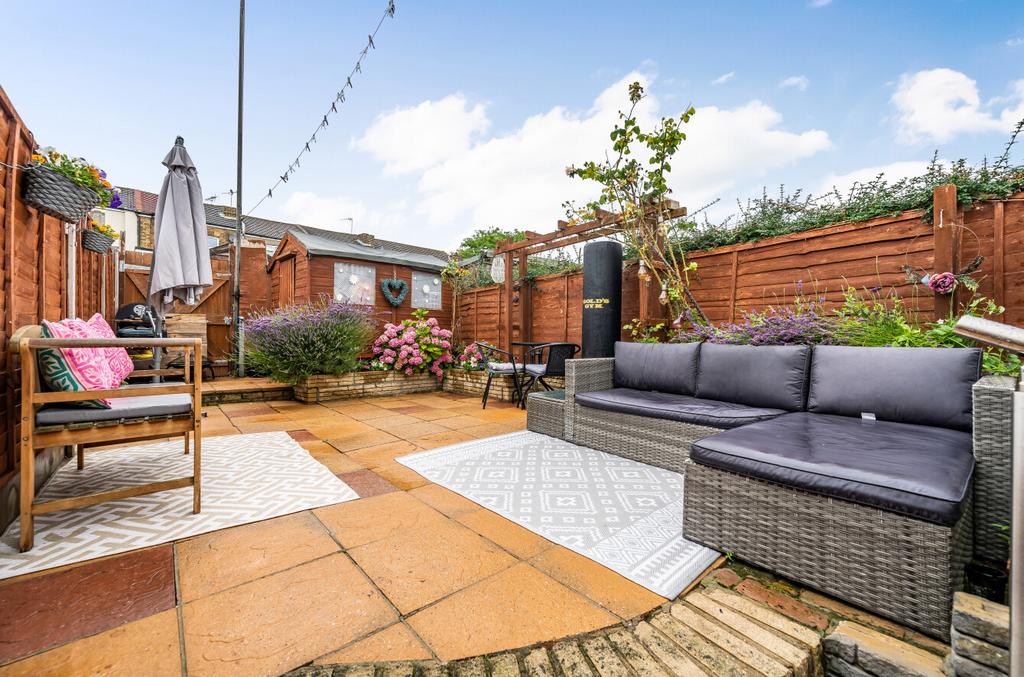 Frederick Street, Sittingbourne... 2 bed terraced house - £230,000