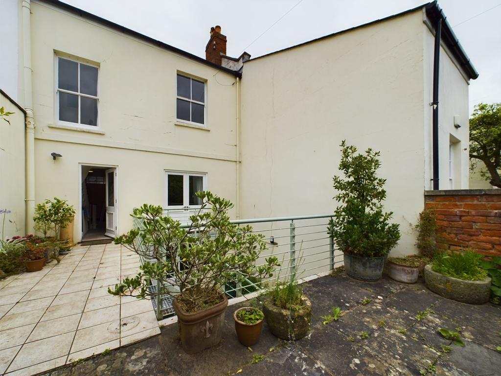 Priory Terrace, Cheltenham... 3 bed terraced house - £1,925 pcm (£444 pw)