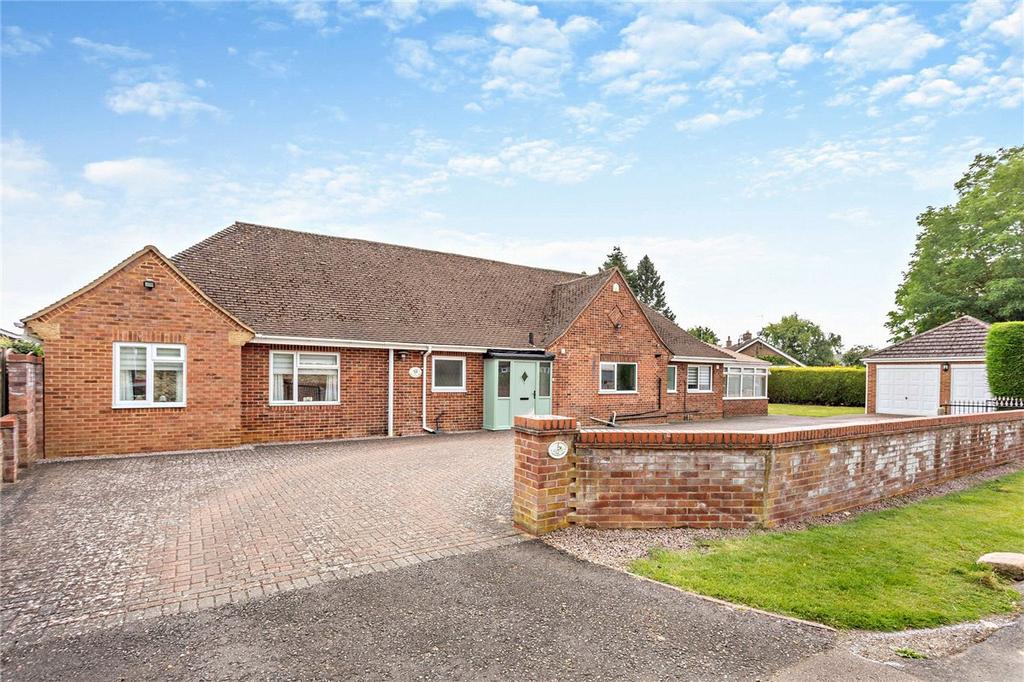 Grove Lane, Longthorpe, Peterborough... 4 bed bungalow - £699,000