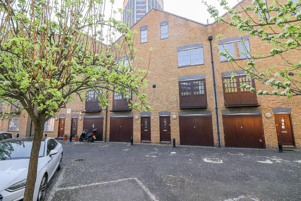 London SE16 4 bed townhouse - £4,500 pcm (£1,038 pw)