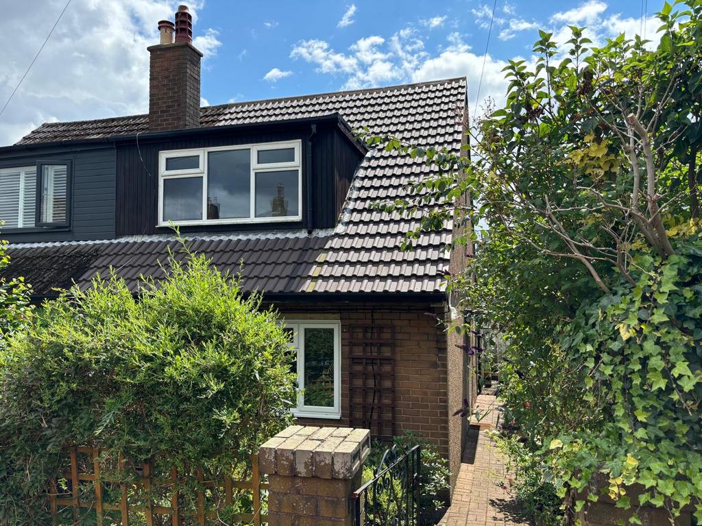 Ryefield Road, Golcar, West... 3 bed semi-detached house - £195,000