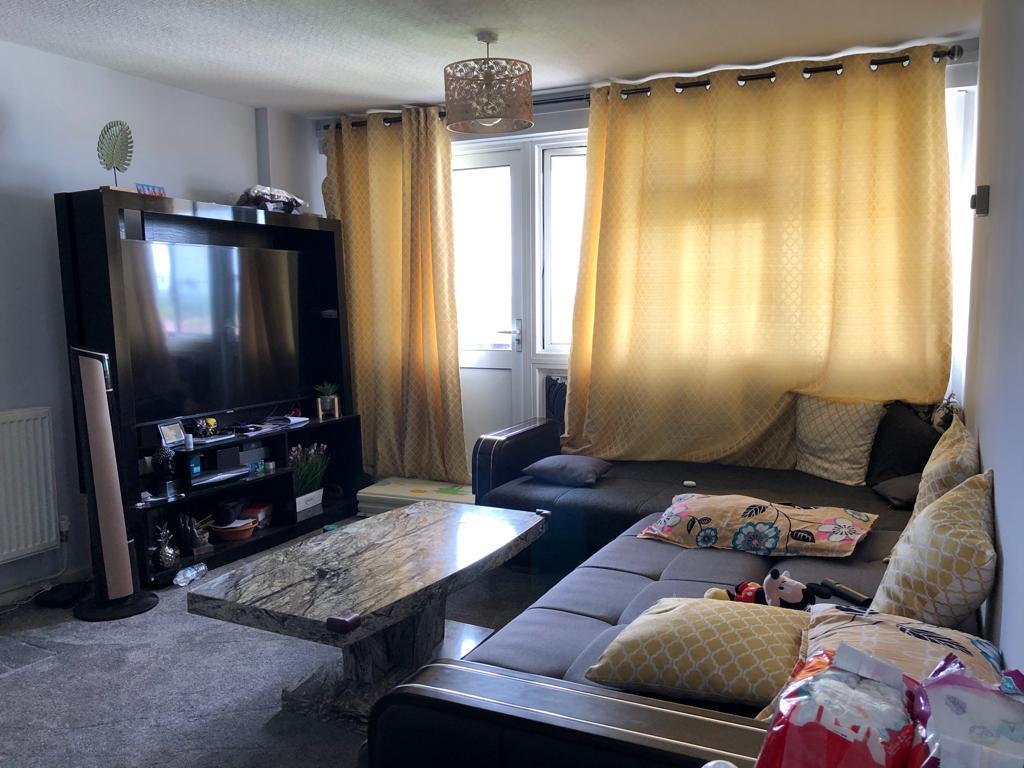 Yeading Lane, Hayes UB4 2 bed flat - £1,750 pcm (£404 pw)
