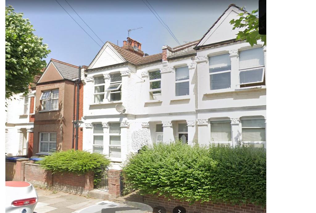 Larch Road, NW2 3 bed maisonette - £2,750 pcm (£635 pw)