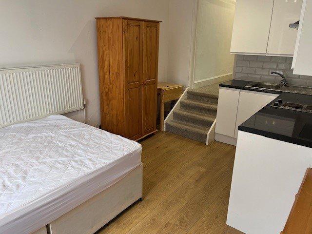 Manstone Road, Kilburn NW2 Studio - £1,170 pcm (£270 pw)