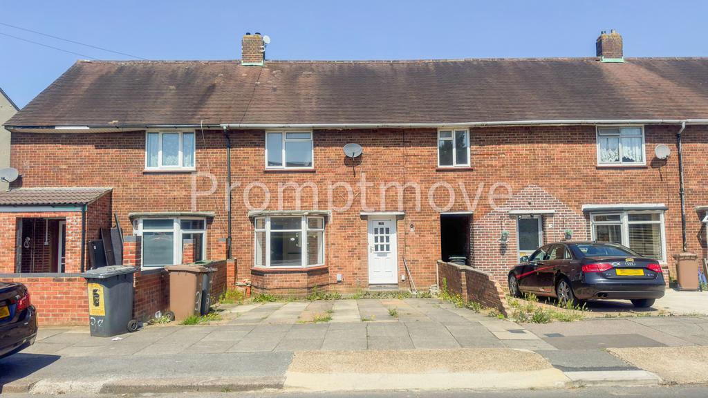 Longcroft Road Luton LU1 5RX 3 bed terraced house - £1,600 pcm (£369 pw)