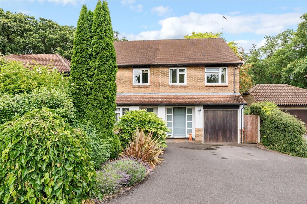 Burleigh Park, Cobham, KT11 5 bed detached house - £1,195,000