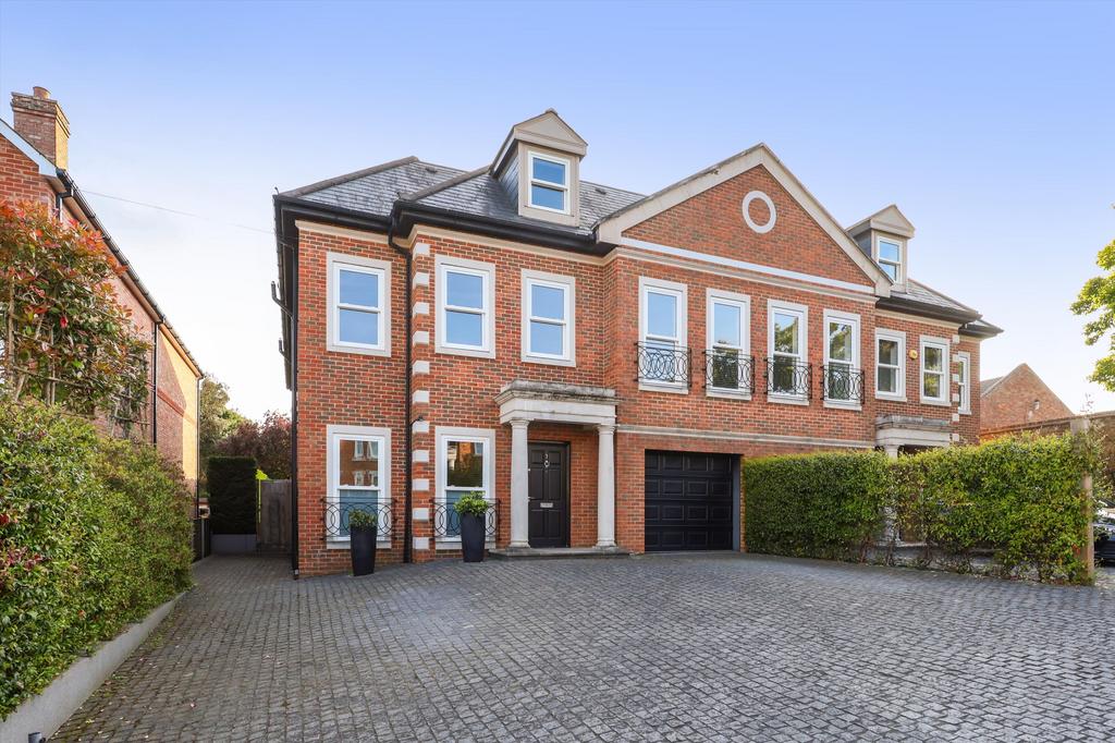 Warren Close, Esher, Surrey, KT10 5 bed detached house - £9,950 pcm (£ ...
