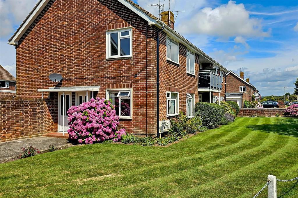 Cove Road, Rustington, Littlehampton... 2 bed apartment - £250,000