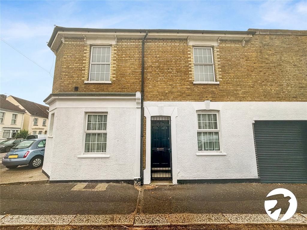 Grove Road, Rochester, Kent, ME2 4 bed end of terrace house - £380,000