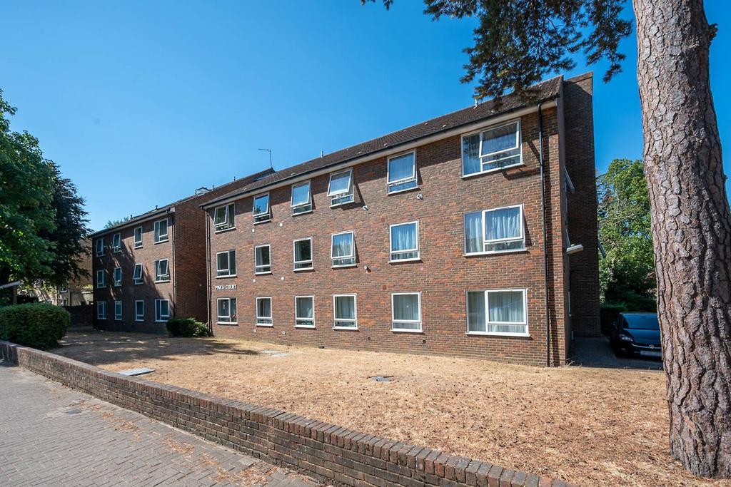 Victoria Drive, Southfields, London... 2 bed flat - £2,300 pcm (£531 pw)