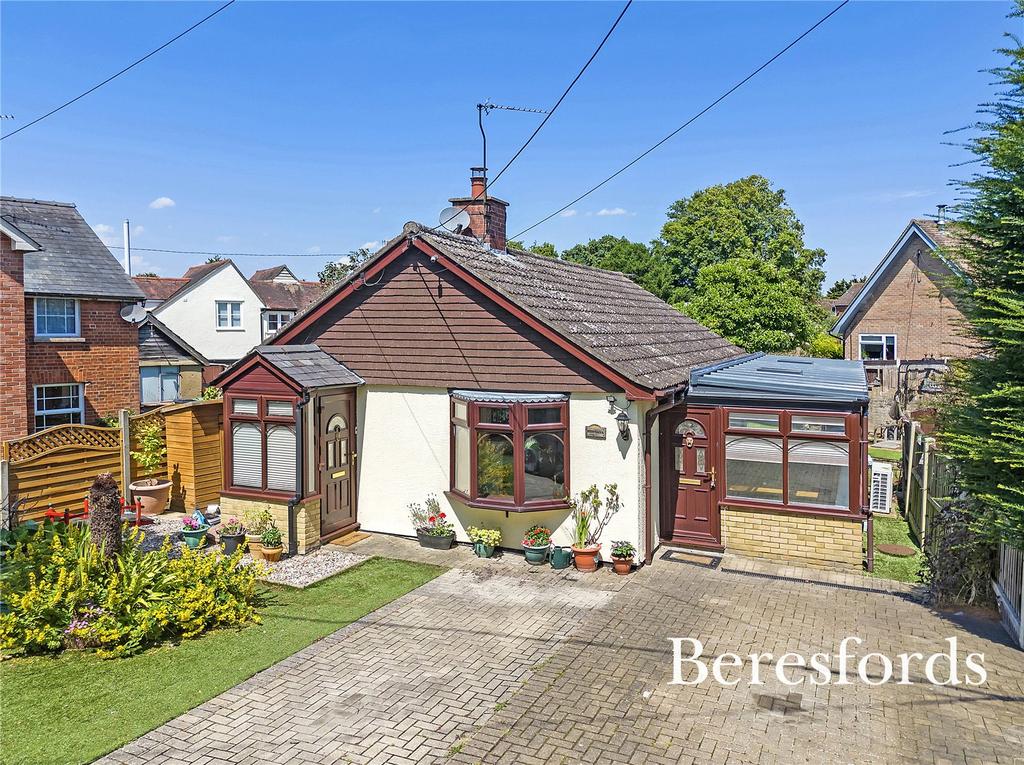 Bannister Green, Felsted, CM6 1 bed bungalow - £365,000